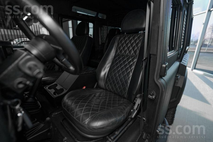 Melns Land Rover Defender 2013 Rīga, ar dzinēja tilpumu 2.20 L un nobraukumu 11 tūkst. km par 95000 €, foto 23 vietnē AUTOMOTO.COM.LV