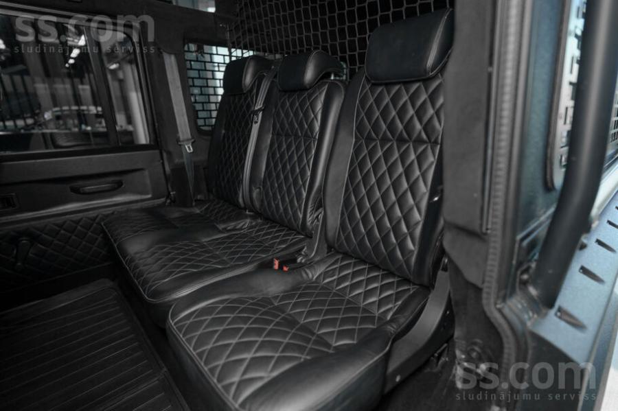 Melns Land Rover Defender 2013 Rīga, ar dzinēja tilpumu 2.20 L un nobraukumu 11 tūkst. km par 95000 €, foto 24 vietnē AUTOMOTO.COM.LV