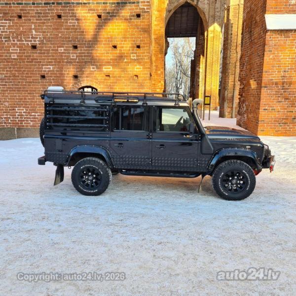 Black Land Rover Defender 2014 in Tallinn, with an engine capacity of 2.20 L and mileage of 42 thousand km for 75000 €, photo 3 on AUTOMOTO.COM.LV