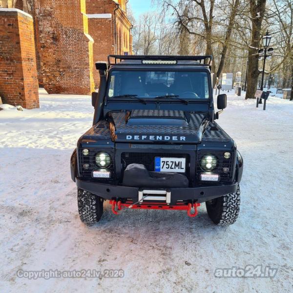 Black Land Rover Defender 2014 in Tallinn, with an engine capacity of 2.20 L and mileage of 42 thousand km for 75000 €, photo 5 on AUTOMOTO.COM.LV