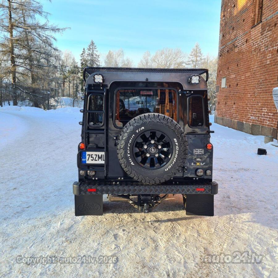 Black Land Rover Defender 2014 in Tallinn, with an engine capacity of 2.20 L and mileage of 42 thousand km for 75000 €, photo 8 on AUTOMOTO.COM.LV