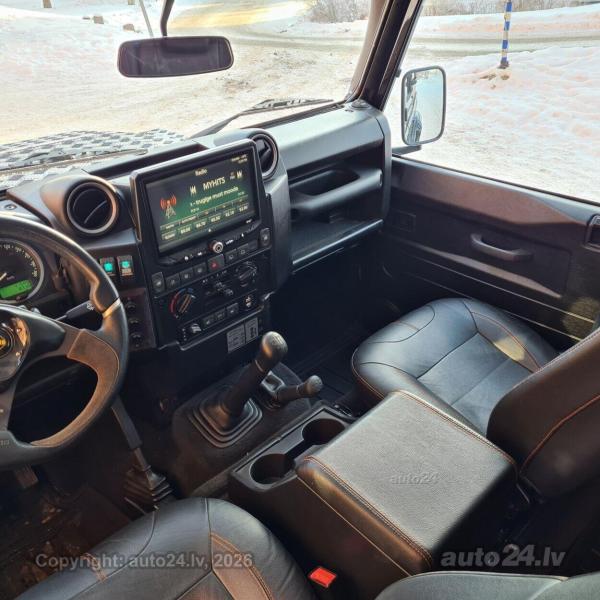 Melns Land Rover Defender 2014 Tallina, ar dzinēja tilpumu 2.20 L un nobraukumu 42 tūkst. km par 75000 €, foto 11 vietnē AUTOMOTO.COM.LV