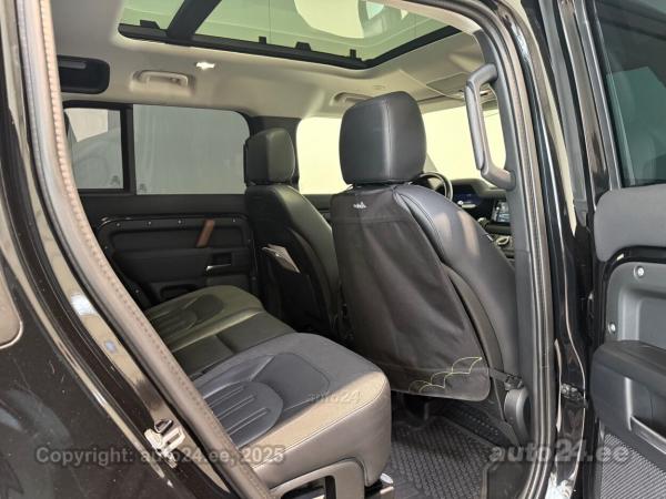 Melns Land Rover Defender 2020 Tartu, ar dzinēja tilpumu 2.00 L un nobraukumu 102 tūkst. km par 49990 €, foto 11 vietnē AUTOMOTO.COM.LV