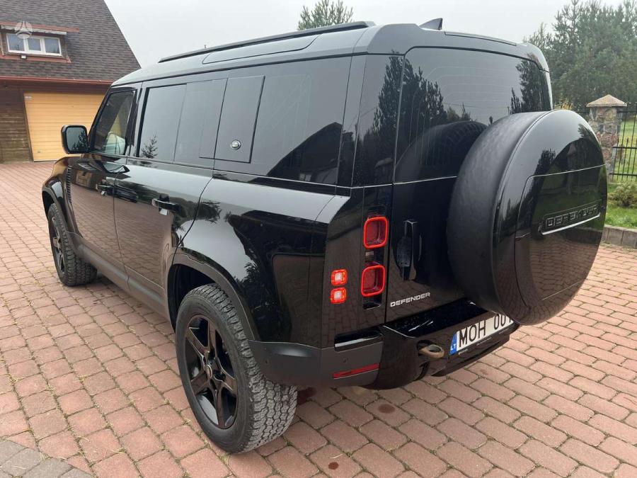 Melns Land Rover Defender 2023 Alīta, ar dzinēja tilpumu 3.00 L un nobraukumu 95 tūkst. km par 55500 €, foto 4 vietnē AUTOMOTO.COM.LV