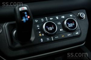 Melns Land Rover Defender 2023 Rīga, ar dzinēja tilpumu 3.00 L un nobraukumu 77 tūkst. km par 57000 €, foto 13 vietnē AUTOMOTO.COM.LV