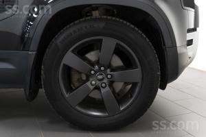 Melns Land Rover Defender 2023 Rīga, ar dzinēja tilpumu 3.00 L un nobraukumu 77 tūkst. km par 57000 €, foto 14 vietnē AUTOMOTO.COM.LV