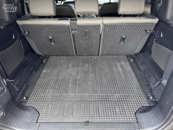 Black Land Rover Defender 2023 in Avizieniai, with an engine capacity of 3.00 L and mileage of 100 thousand km for 54500 €, photo 9 on AUTOMOTO.COM.LV