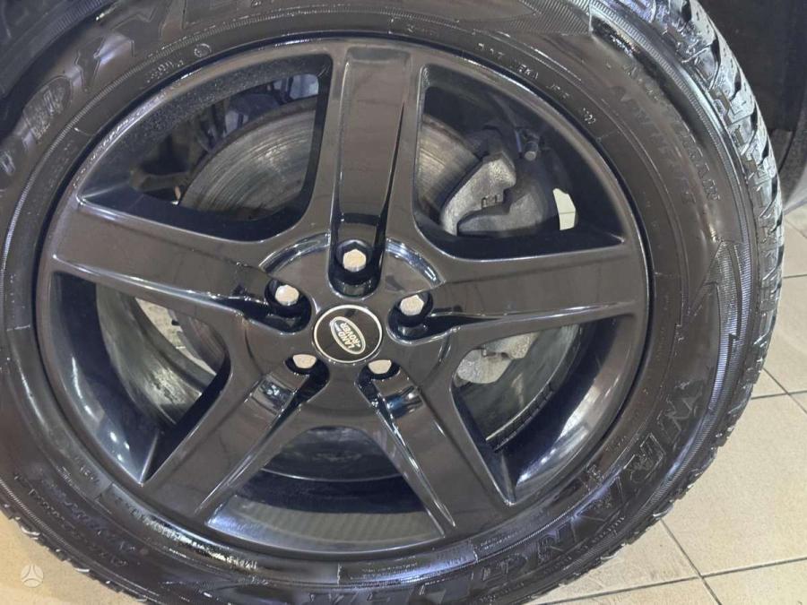 Melns Land Rover Defender 2023 Viļņa, ar dzinēja tilpumu 3.00 L un nobraukumu 100 tūkst. km par 54000 €, foto 5 vietnē AUTOMOTO.COM.LV