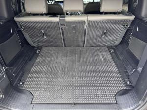 Melns Land Rover Defender 2023 Viļņa, ar dzinēja tilpumu 3.00 L un nobraukumu 100 tūkst. km par 54000 €, foto 10 vietnē AUTOMOTO.COM.LV