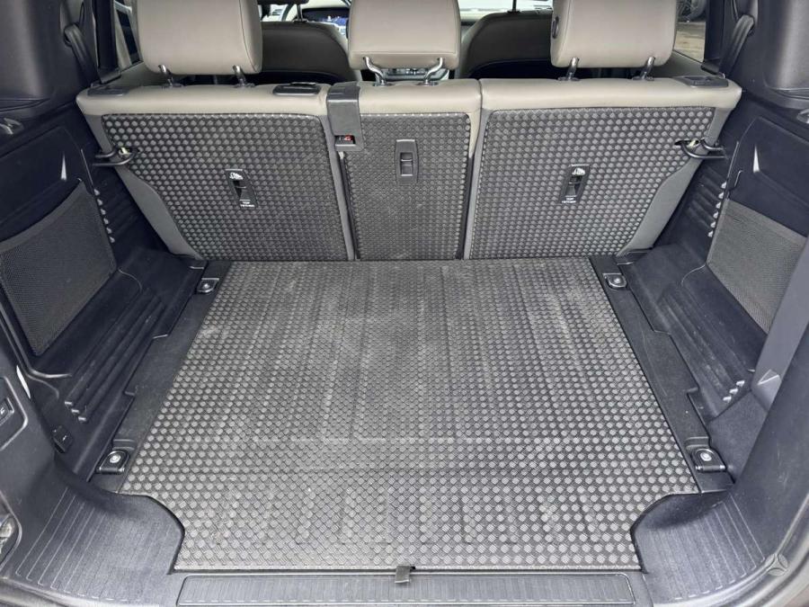 Melns Land Rover Defender 2023 Viļņa, ar dzinēja tilpumu 3.00 L un nobraukumu 100 tūkst. km par 54000 €, foto 10 vietnē AUTOMOTO.COM.LV