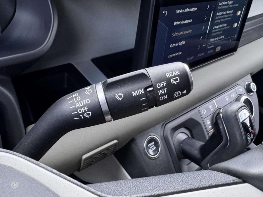 Melns Land Rover Defender 2023 Viļņa, ar dzinēja tilpumu 3.00 L un nobraukumu 100 tūkst. km par 54000 €, foto 16 vietnē AUTOMOTO.COM.LV