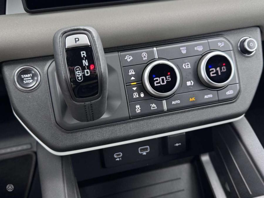 Melns Land Rover Defender 2023 Viļņa, ar dzinēja tilpumu 3.00 L un nobraukumu 100 tūkst. km par 54000 €, foto 23 vietnē AUTOMOTO.COM.LV
