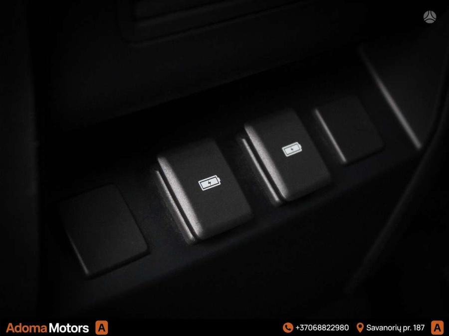 Melns Land Rover Defender 2023 Kauņa, ar dzinēja tilpumu 3.00 L un nobraukumu 104 tūkst. km par 59000 €, foto 30 vietnē AUTOMOTO.COM.LV