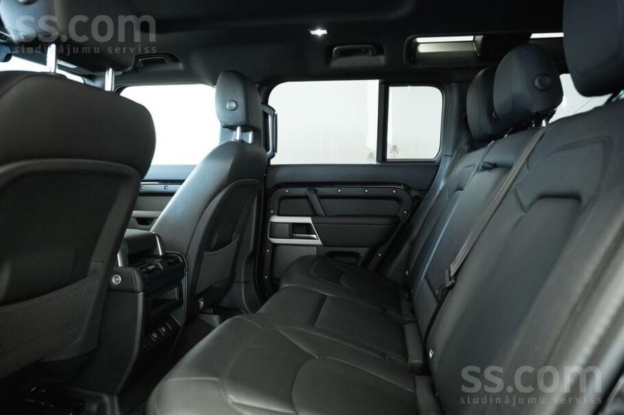 Black Land Rover Defender 2024 in Riga, with an engine capacity of 3.00 L and mileage of 44 thousand km for 59990 €, photo 14 on AUTOMOTO.COM.LV