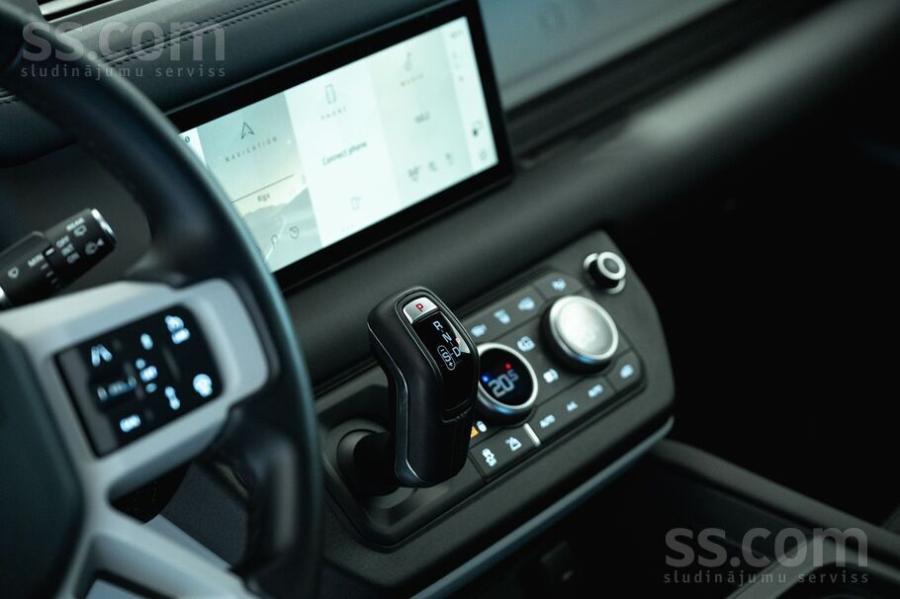 Black Land Rover Defender 2024 in Riga, with an engine capacity of 3.00 L and mileage of 44 thousand km for 59990 €, photo 15 on AUTOMOTO.COM.LV