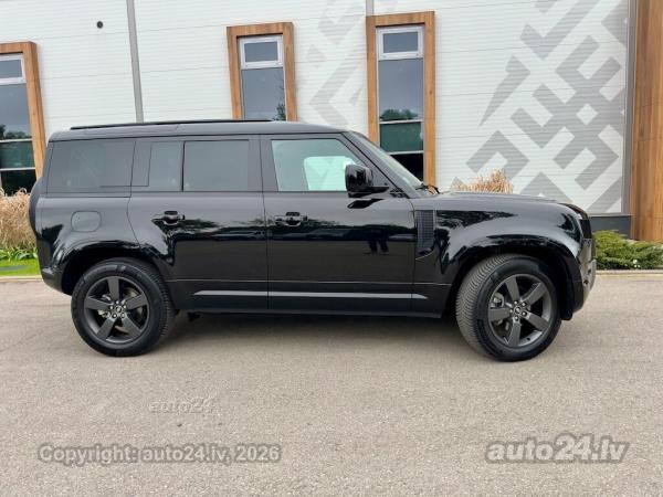 Melns Land Rover Defender 2024 Rīga, ar dzinēja tilpumu 3.00 L un nobraukumu 15 tūkst. km par 69900 €, foto 2 vietnē AUTOMOTO.COM.LV