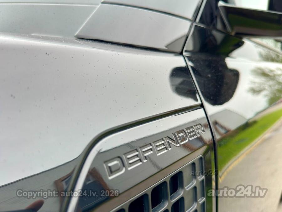 Melns Land Rover Defender 2024 Rīga, ar dzinēja tilpumu 3.00 L un nobraukumu 15 tūkst. km par 69900 €, foto 9 vietnē AUTOMOTO.COM.LV