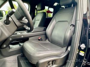 Melns Land Rover Defender 2024 Rīga, ar dzinēja tilpumu 3.00 L un nobraukumu 15 tūkst. km par 69900 €, foto 12 vietnē AUTOMOTO.COM.LV