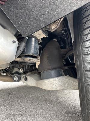 Melns Land Rover Defender 2024 Rīga, ar dzinēja tilpumu 3.00 L un nobraukumu 15 tūkst. km par 69900 €, foto 23 vietnē AUTOMOTO.COM.LV