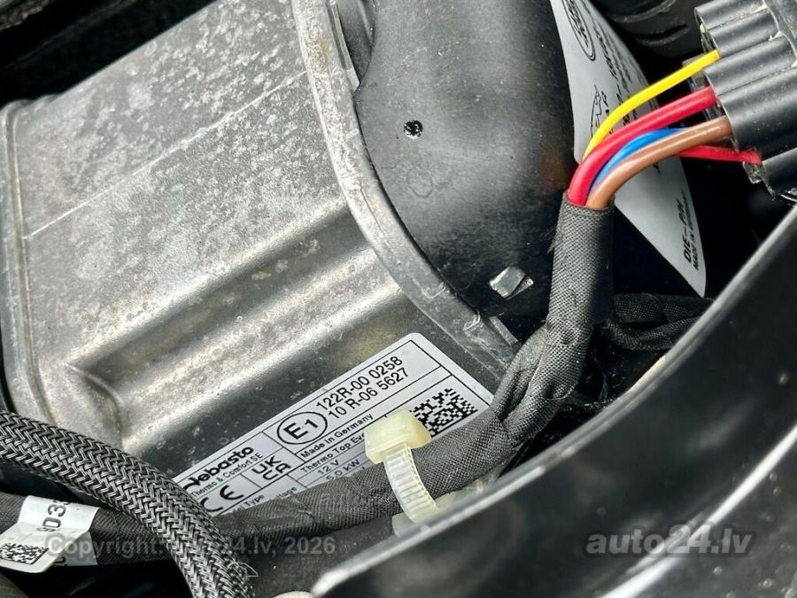 Melns Land Rover Defender 2024 Rīga, ar dzinēja tilpumu 3.00 L un nobraukumu 15 tūkst. km par 69900 €, foto 27 vietnē AUTOMOTO.COM.LV