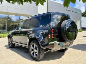 Black Land Rover Defender 2024 in Riga, with an engine capacity of 3.00 L and mileage of 16 thousand km for 66900 €, photo 5 on AUTOMOTO.COM.LV