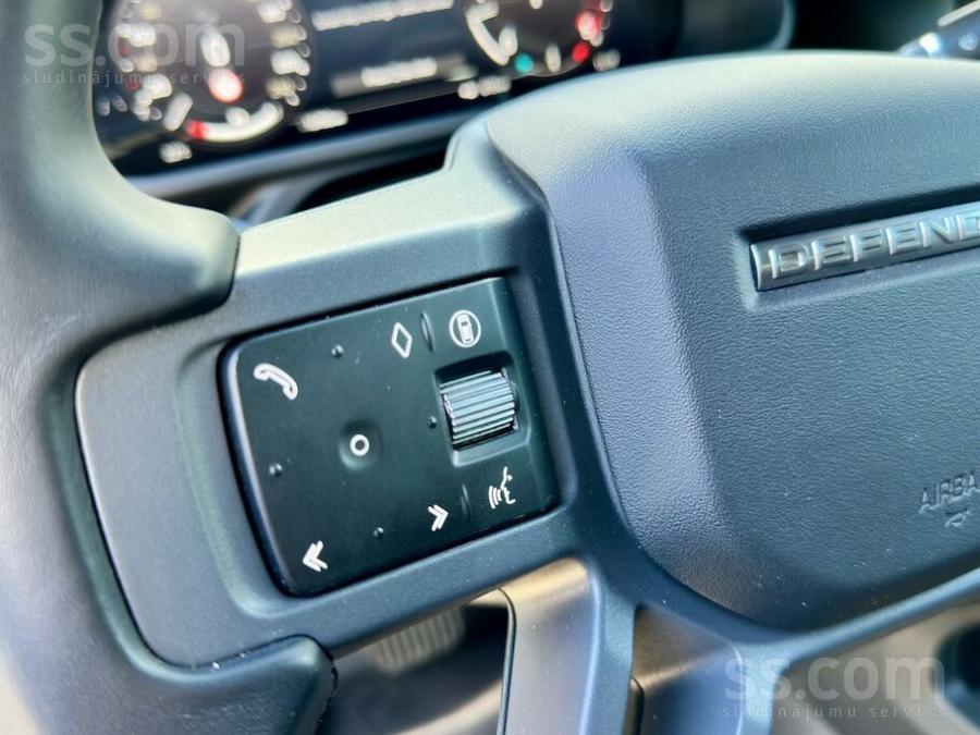 Black Land Rover Defender 2024 in Riga, with an engine capacity of 3.00 L and mileage of 16 thousand km for 66900 €, photo 8 on AUTOMOTO.COM.LV