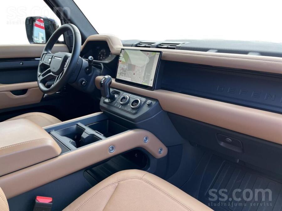 Black Land Rover Defender 2025 in Riga, with an engine capacity of 3.00 L and mileage of 36 thousand km for 76000 €, photo 7 on AUTOMOTO.COM.LV