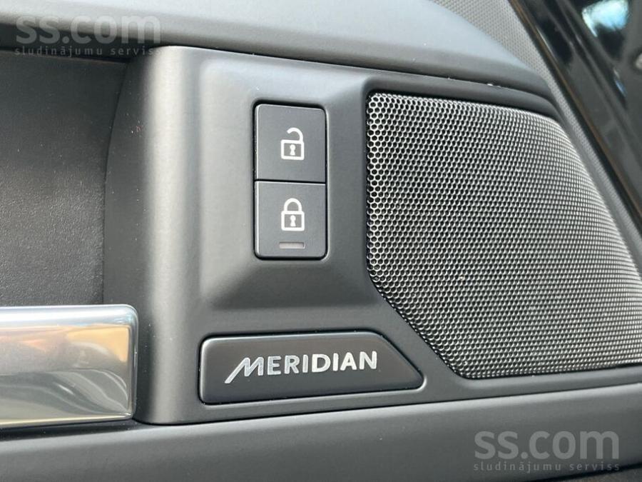 Black Land Rover Defender 2025 in Riga, with an engine capacity of 3.00 L and mileage of 36 thousand km for 76000 €, photo 20 on AUTOMOTO.COM.LV