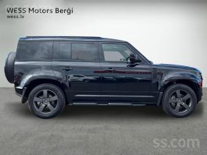 Black Land Rover Defender 2025 in Riga, with an engine capacity of 3.00 L and mileage of 36 thousand km for 76000 €, photo 22 on AUTOMOTO.COM.LV