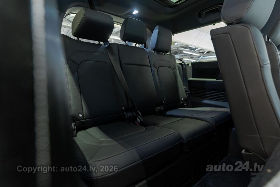 Melns Land Rover Defender 2025 Tallina, ar dzinēja tilpumu 3.00 L un nobraukumu 23 tūkst. km par 99950 €, foto 15 vietnē AUTOMOTO.COM.LV
