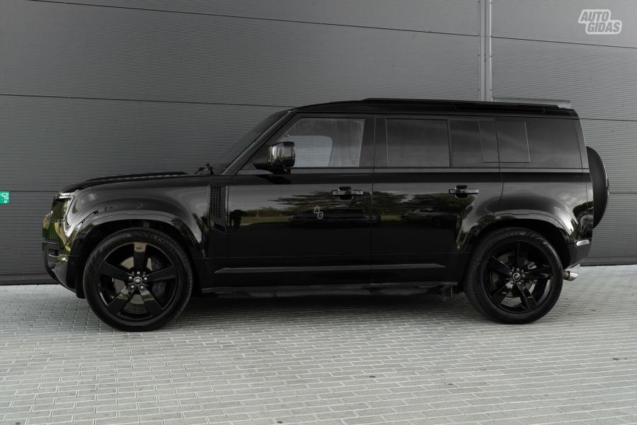Melns Land Rover Defender 2025 Viļņa, ar dzinēja tilpumu 5.00 L un nobraukumu 38 tūkst. km par 99950 €, foto 4 vietnē AUTOMOTO.COM.LV