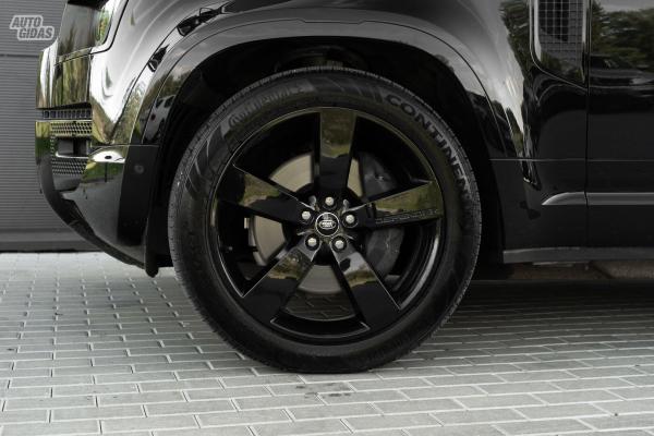 Melns Land Rover Defender 2025 Viļņa, ar dzinēja tilpumu 5.00 L un nobraukumu 38 tūkst. km par 99950 €, foto 5 vietnē AUTOMOTO.COM.LV
