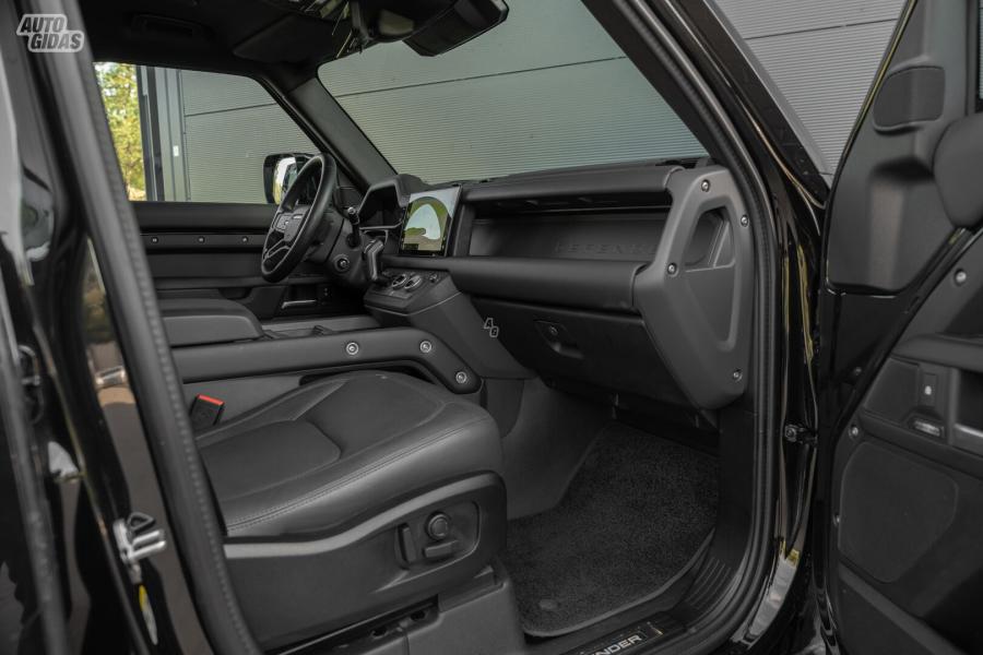 Melns Land Rover Defender 2025 Viļņa, ar dzinēja tilpumu 5.00 L un nobraukumu 38 tūkst. km par 99950 €, foto 22 vietnē AUTOMOTO.COM.LV