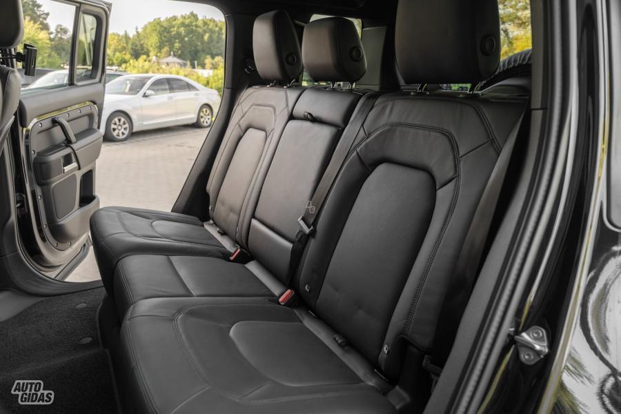 Melns Land Rover Defender 2025 Viļņa, ar dzinēja tilpumu 5.00 L un nobraukumu 38 tūkst. km par 99950 €, foto 23 vietnē AUTOMOTO.COM.LV