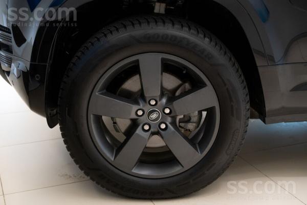 Melns Land Rover Defender 2025 Rīga, ar dzinēja tilpumu 3.00 L un nobraukumu 14 tūkst. km par 69990 €, foto 7 vietnē AUTOMOTO.COM.LV