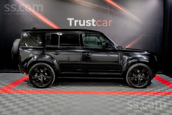 Land Rover Defender 2020 Tallina vietnē Melns Land Rover Defender 2020 Tallina, ar dzinēja tilpumu 2.00 L un nobraukumu 84 tūkst. km par 46500 €, foto 6 vietnē AUTOMOTO.COM.LV