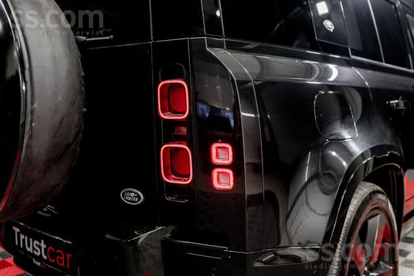 Land Rover Defender 2020 Tallina vietnē Melns Land Rover Defender 2020 Tallina, ar dzinēja tilpumu 2.00 L un nobraukumu 84 tūkst. km par 46500 €, foto 11 vietnē AUTOMOTO.COM.LV