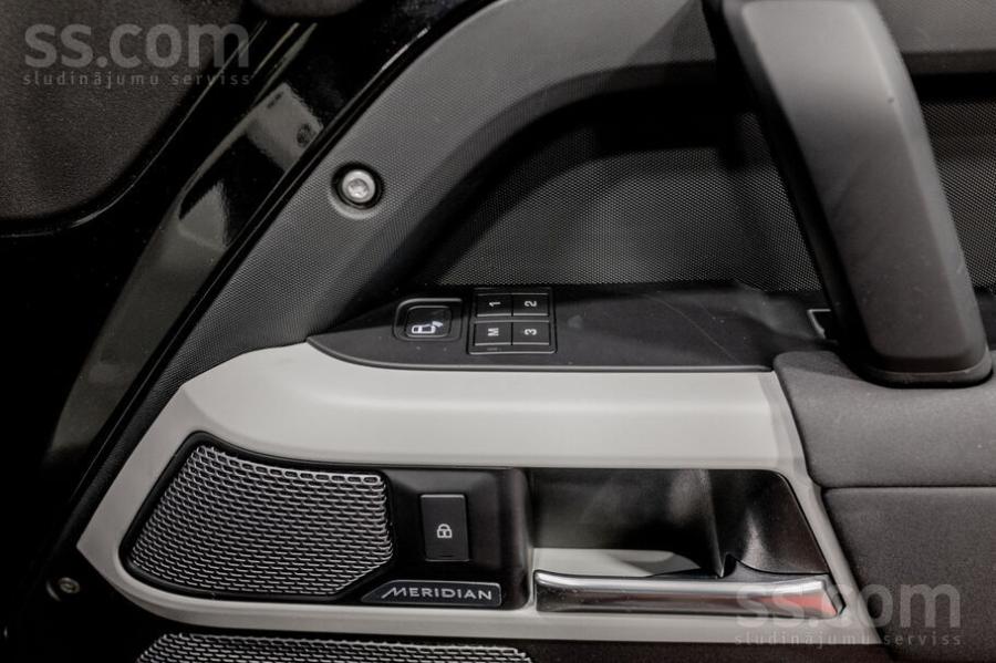 Melns Land Rover Defender 2020 Tallina, ar dzinēja tilpumu 2.00 L un nobraukumu 84 tūkst. km par 46500 €, foto 21 vietnē AUTOMOTO.COM.LV