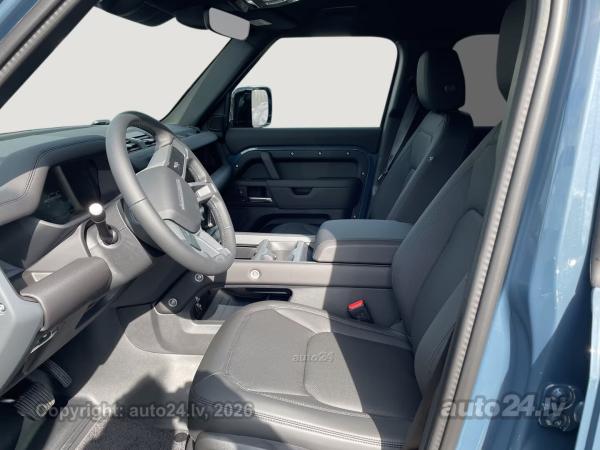 Zils Land Rover Defender 2025 Tallina, ar dzinēja tilpumu 3.00 L un nobraukumu 41 tūkst. km par 79900 €, foto 4 vietnē AUTOMOTO.COM.LV