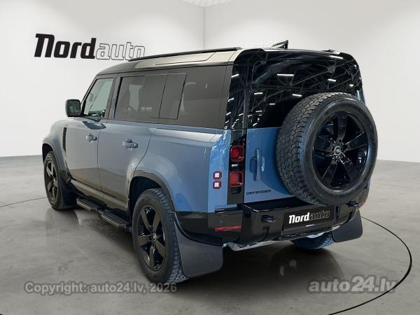 Zils Land Rover Defender 2025 Tallina, ar dzinēja tilpumu 3.00 L un nobraukumu 25 tūkst. km par 77900 €, foto 3 vietnē AUTOMOTO.COM.LV