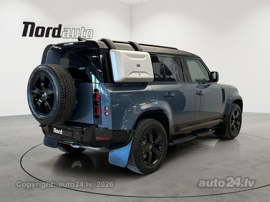 Zils Land Rover Defender 2025 Tallina, ar dzinēja tilpumu 3.00 L un nobraukumu 25 tūkst. km par 77900 €, foto 6 vietnē AUTOMOTO.COM.LV