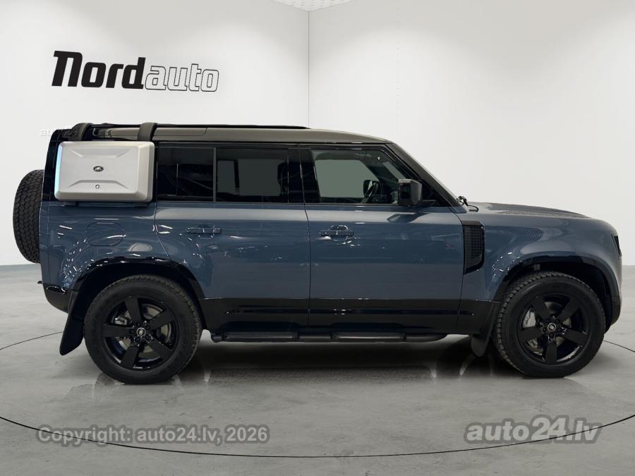 Zils Land Rover Defender 2025 Tallina, ar dzinēja tilpumu 3.00 L un nobraukumu 25 tūkst. km par 77900 €, foto 7 vietnē AUTOMOTO.COM.LV