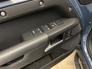 Zils Land Rover Defender 2025 Tallina, ar dzinēja tilpumu 3.00 L un nobraukumu 25 tūkst. km par 77900 €, foto 12 vietnē AUTOMOTO.COM.LV