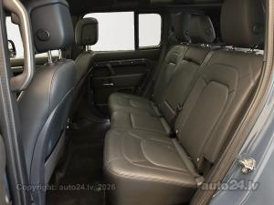 Zils Land Rover Defender 2025 Tallina, ar dzinēja tilpumu 3.00 L un nobraukumu 25 tūkst. km par 77900 €, foto 17 vietnē AUTOMOTO.COM.LV