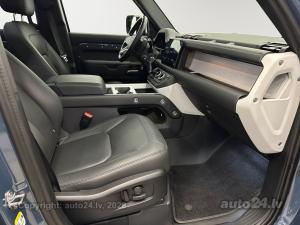 Zils Land Rover Defender 2025 Tallina, ar dzinēja tilpumu 3.00 L un nobraukumu 25 tūkst. km par 77900 €, foto 18 vietnē AUTOMOTO.COM.LV