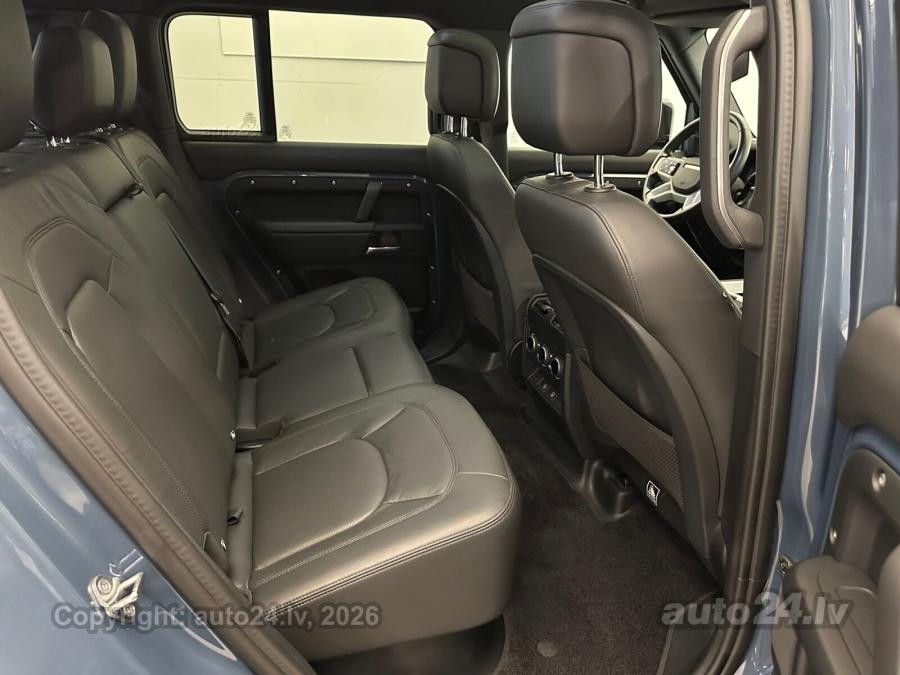 Zils Land Rover Defender 2025 Tallina, ar dzinēja tilpumu 3.00 L un nobraukumu 25 tūkst. km par 77900 €, foto 19 vietnē AUTOMOTO.COM.LV
