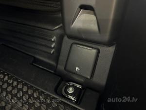 Zils Land Rover Defender 2025 Tallina, ar dzinēja tilpumu 3.00 L un nobraukumu 25 tūkst. km par 77900 €, foto 25 vietnē AUTOMOTO.COM.LV