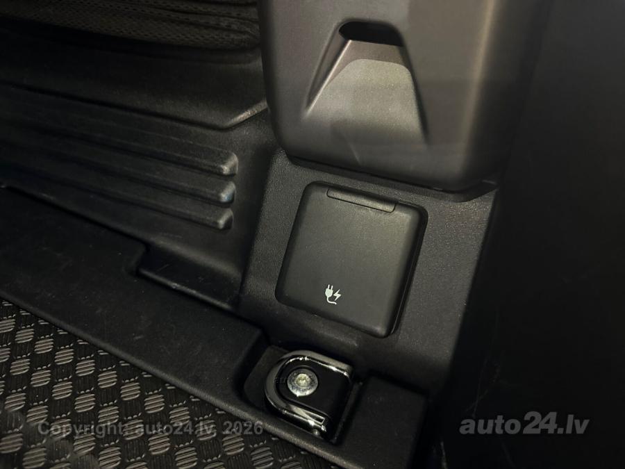 Zils Land Rover Defender 2025 Tallina, ar dzinēja tilpumu 3.00 L un nobraukumu 25 tūkst. km par 77900 €, foto 25 vietnē AUTOMOTO.COM.LV