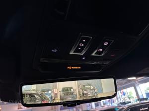 Zils Land Rover Defender 2025 Tallina, ar dzinēja tilpumu 3.00 L un nobraukumu 25 tūkst. km par 77900 €, foto 27 vietnē AUTOMOTO.COM.LV