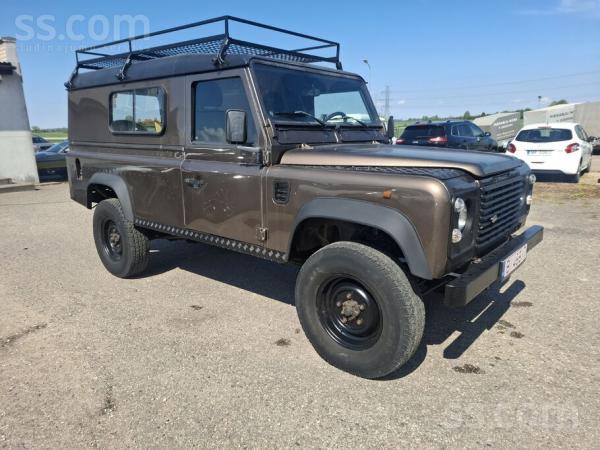 Brūns Land Rover Defender 1998 Talsi, ar dzinēja tilpumu 2.50 L un nobraukumu 182 tūkst. km par 22800 €, foto 1 vietnē AUTOMOTO.COM.LV